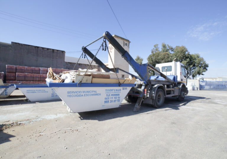 Contenedor de escombros Alicante - Sirvent e Hijos